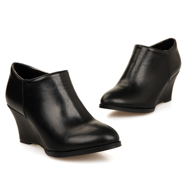 Bottines, talons compensés, bouts pointus, noires, Oskana